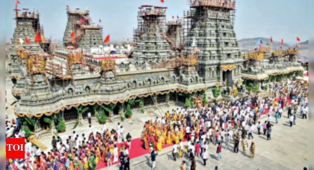 Yadadri: Yadadri Reverberates With Chants | Hyderabad News - Times of India
