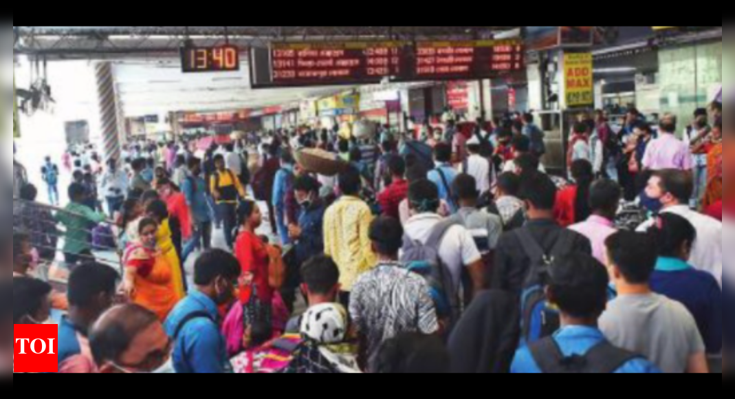 Kolkata pushes back against strike but travel a problem | Kolkata News ...