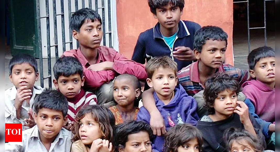Delhi: Most slum kids witness violence in cramped space, says report ...