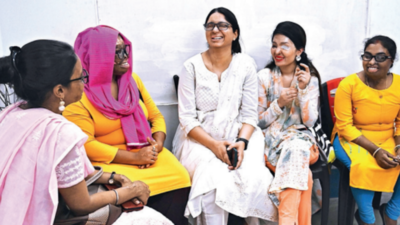 Shaheen: Acid Attack Survivor Extends Helping Hand To Kol Girls In Need ...