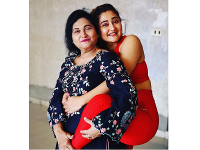 Rashami Desai shares a few adorable photos with her mother Rasila Ajay ...