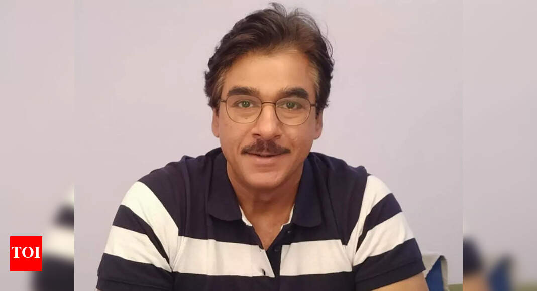 Manek Bedi turns grey in 'Mose Chhal Kiye Jaaye' - Times of India