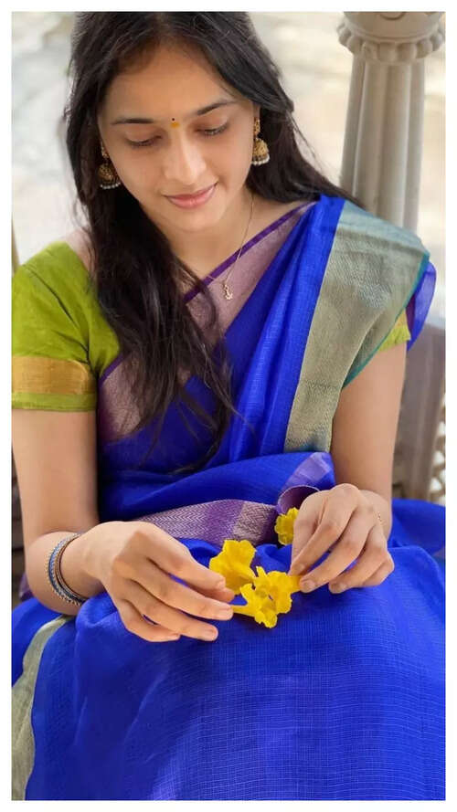 Sri Divya In Varutha Padatha Valibar Sangam In Blue Saree