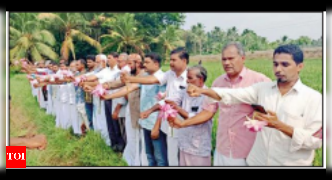 SilverLine: Lotus farmers organize unique protest in Kerala | Kozhikode ...