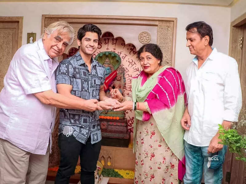 Ramayan maker Ramanand Sagar's son Prem Sagar blesses Krish Pathak with ...