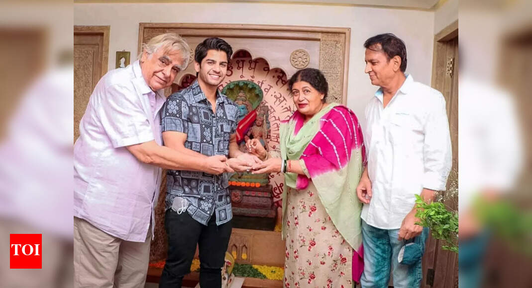Ramayan maker Ramanand Sagar's son Prem Sagar blesses Krish Pathak with ...