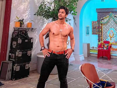 Krish Pathak flaunts his chiseled body on the sets of ‘Yeh Jhuki Jhuki ...