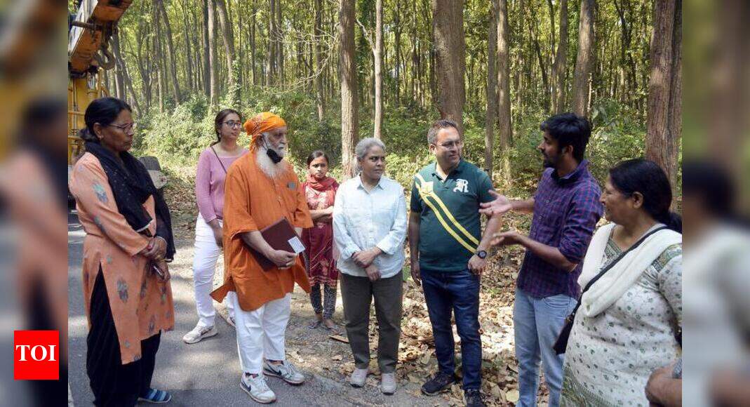 Environmentalist Ravi Chopra joins protest against felling of Sal trees ...