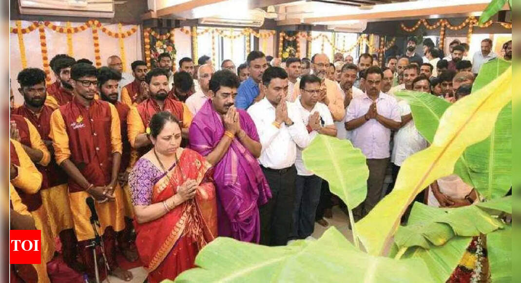Goa: BJP Foundation Day sees surprise visitor in Congress MLA | Goa ...