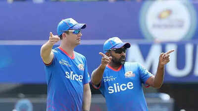 IPL 2022: Shane Bond expects turnaround from Mumbai Indians bowlers ...