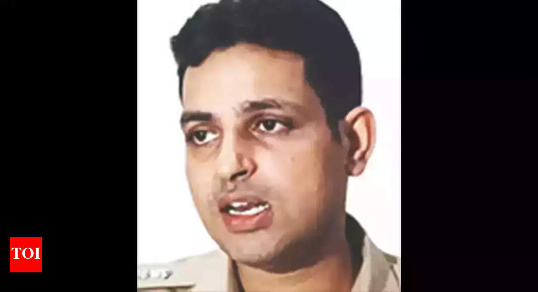 Tripathi: Mumbai: IPS officer Saurabh Tripathi's father named as wanted accused in Angadia ...