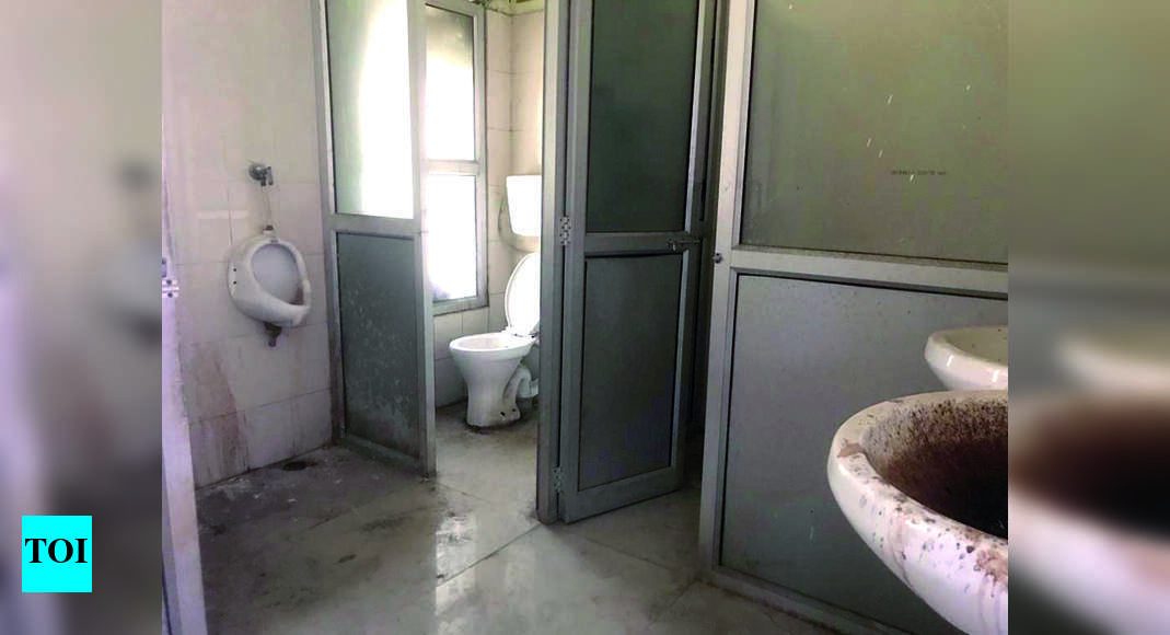 Lucknow University: Stinking Toilets On Campus Make Lu Students Cringe ...