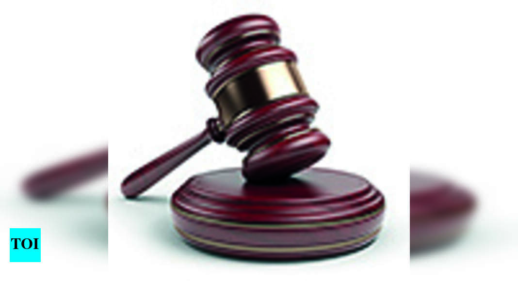 Fadnavis: Jmfc Defers Satish Uke’s Case Against Fadnavis Till April 24 ...