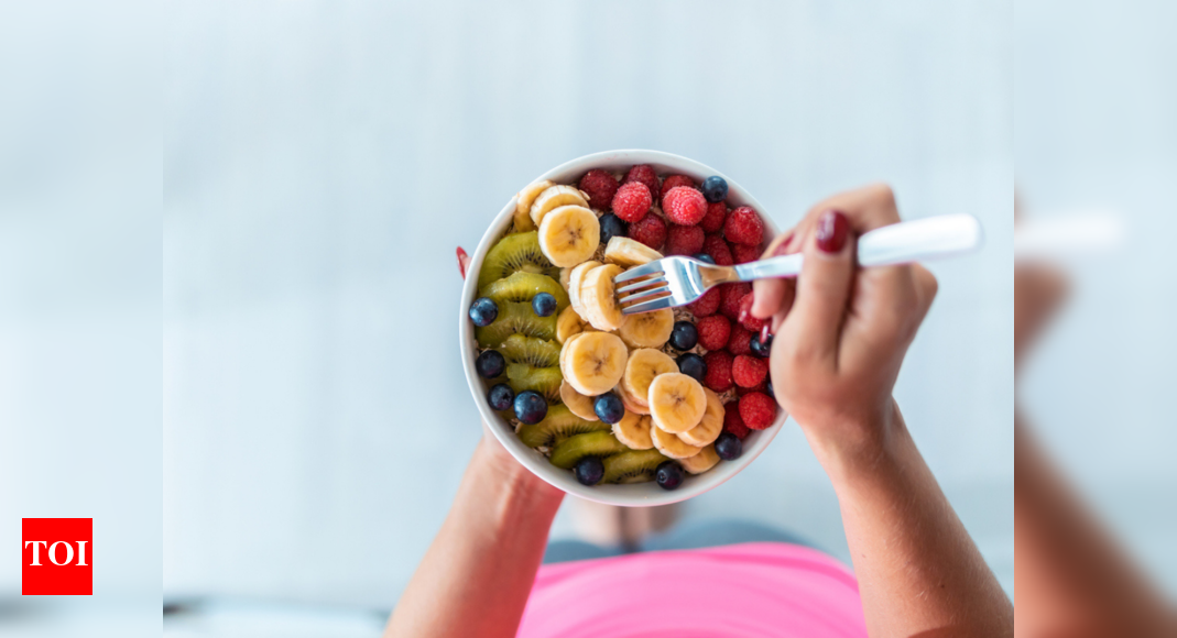 Nutritionist shares why you shouldn't eat fruits alone and shared ...