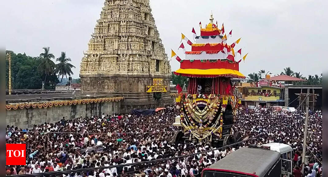 Karnataka: Belur Rathotsava draws thousands of devotees | Mysuru News ...