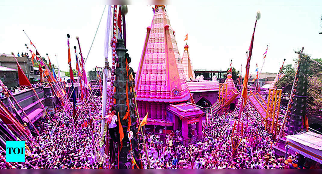 Chaitra Yatra: More Than 5l Devotees Paint Jyotiba Temple Pink ...
