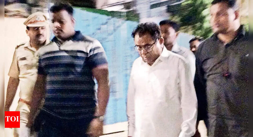 Thane St: Thane: 2 days on, builder who shot daughter-in-law surrenders ...