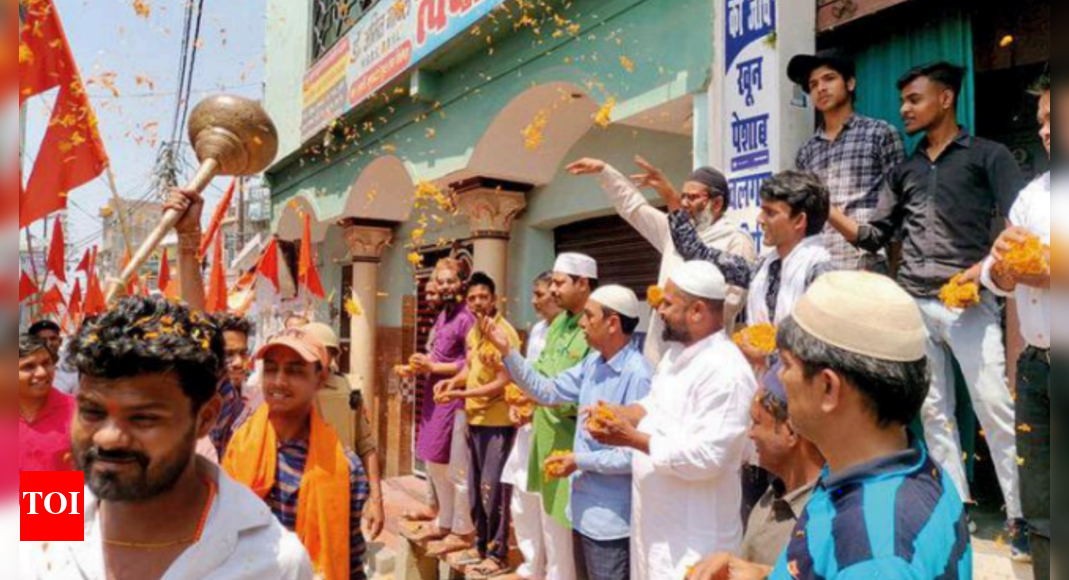 Hanuman Jayanti: Muslims Shower Flowers On Hanuman Jayanti Procession ...