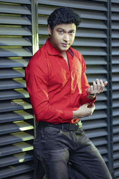 Here’s how Fahim is managing his shooting and also observing Ramzan ...