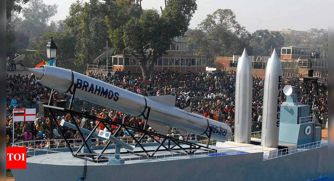 IAF successfully test-fires BrahMos missile from Su30-MkI fighter jet ...