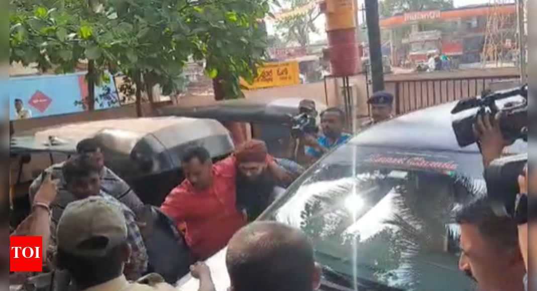Karnataka: Maulvi Wasim Pathan arrested in connection with Hubballi ...