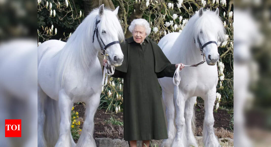 Queen Elizabeth celebrates 96th birthday in a regal green coat - Times ...