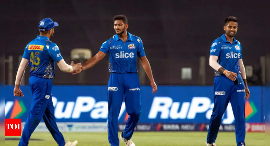 Social Humour: Fans troll Mumbai Indians after it becomes first ever ...