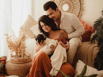 Aditya Narayan shares a beautiful family picture with wife Shweta and ...