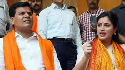 Hanuman Chalisa: Hanuman Chalisa row: Navneet Rana, husband seek quashing of 2nd FIR; file plea ...