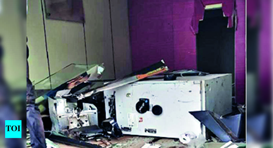 Atm: Attempt To Rob Atm With Excavator Fails In Sangli | Kolhapur News ...