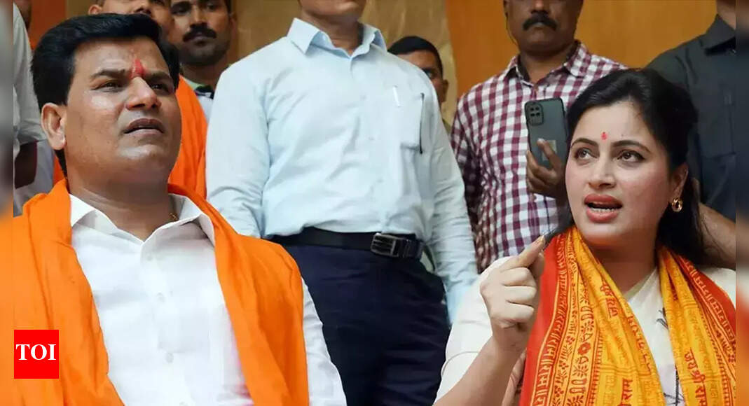 Rana: Mp Rana, Mla Husband Seek Bail, Say Govt Cannot Be Hypersensitive ...