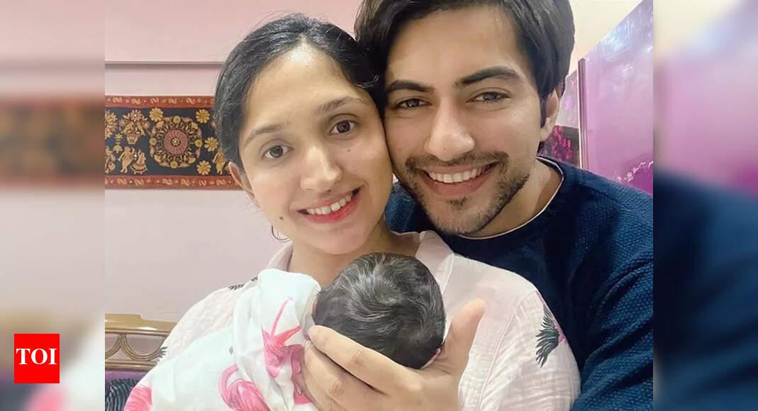 Pandya Store fame Akshay Kharodia shares first picture of his baby girl ...
