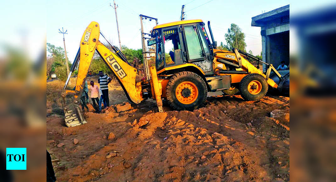 Jcb Rams Into Motorbike, Leaves Five Of Family Dead | Vadodara News ...