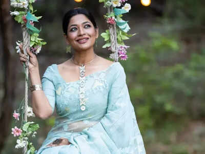 Badhon sends love to her team from the US | Bengali Movie News - Times ...