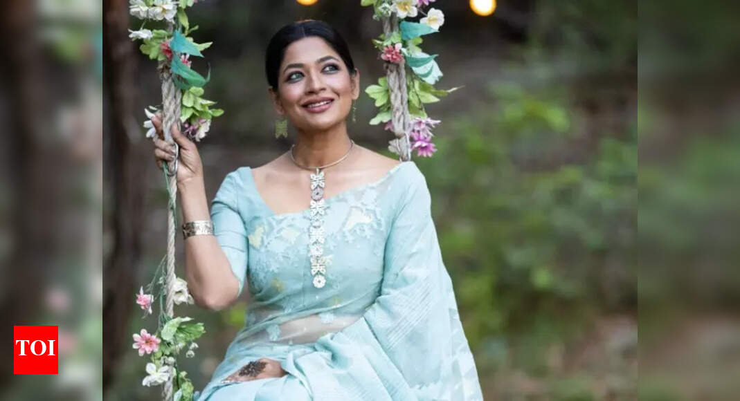 Badhon sends love to her team from the US | Bengali Movie News - Times ...