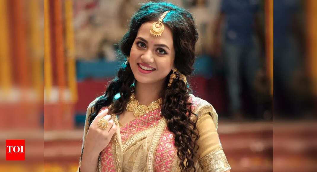 ‘Dance Bangla Dance’ fame Ahona Dutta bags a meaty role in ‘Anurager Chhowa’ - Times of India