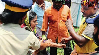 Protests against SilverLine project intensify in Kerala CM Pinarayi ...