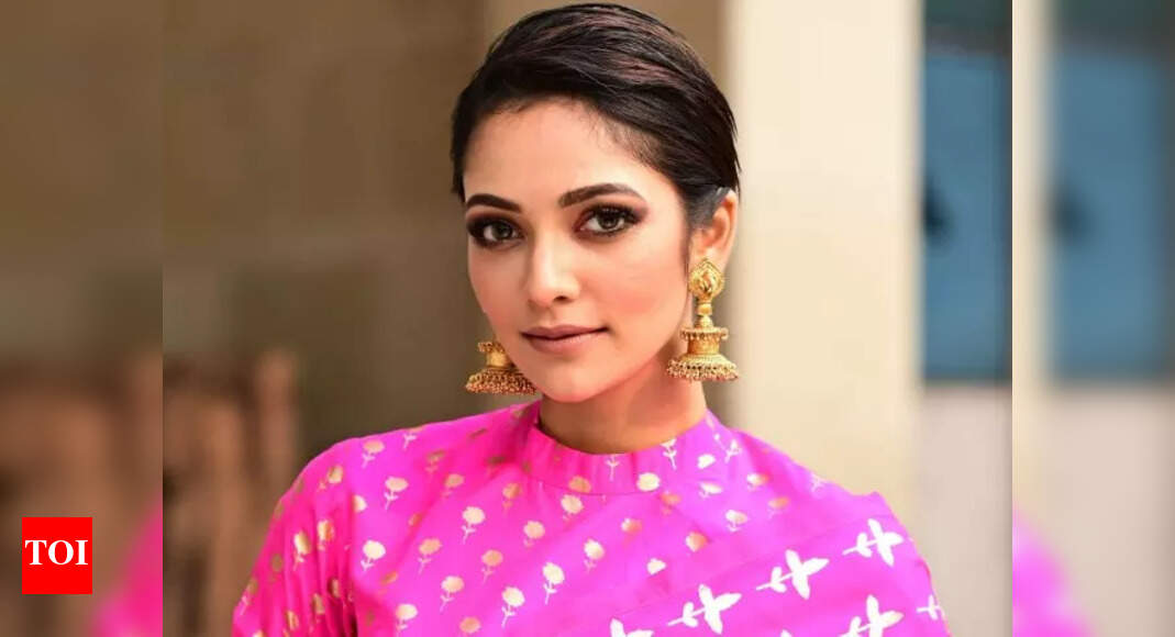 Susmita keeps her work mode on | Bengali Movie News - Times of India