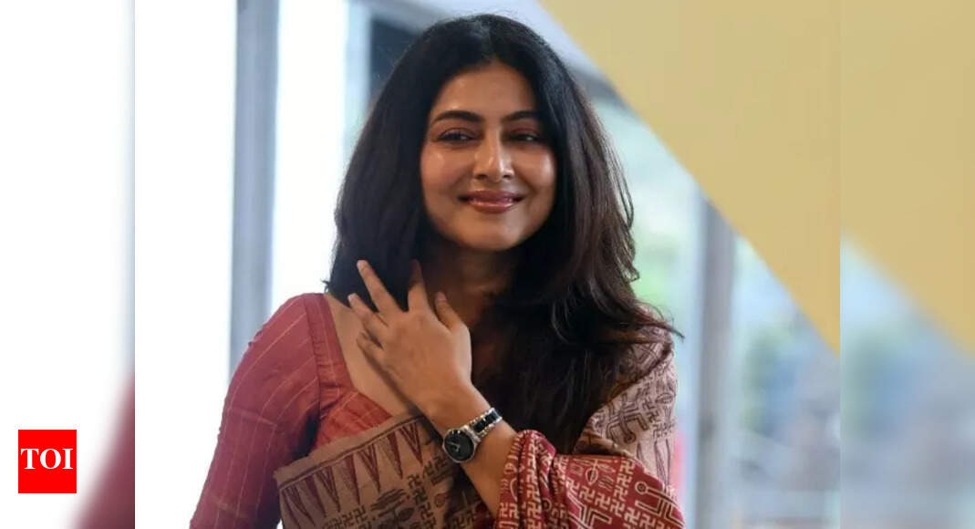 Working with Goutam Ghose is very satisfying: Gargee | Bengali Movie News - Times of India