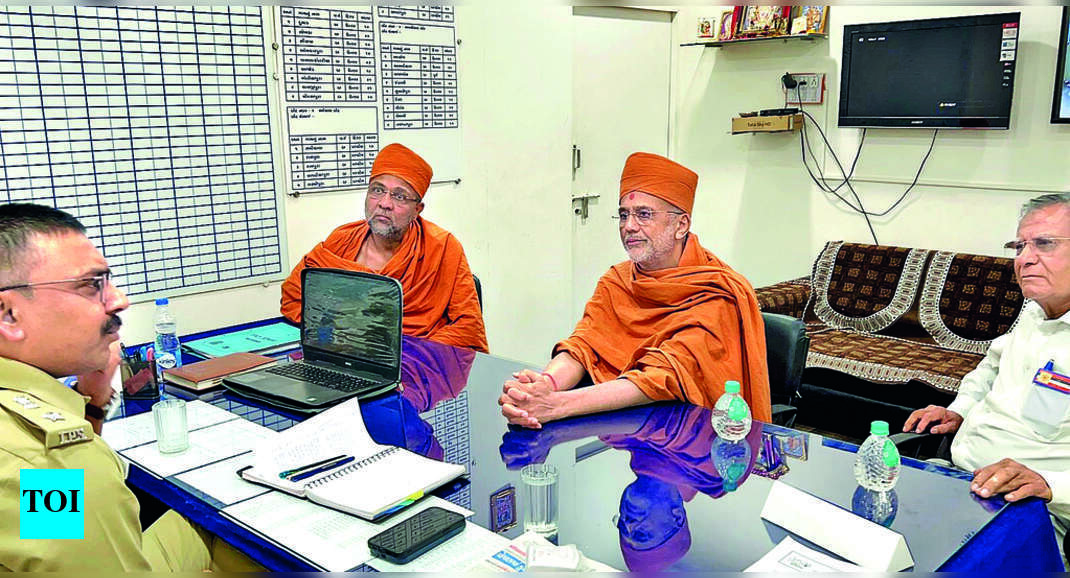 Haridham Secy, 2 Monks Questioned Over Suicide | Vadodara News - Times ...