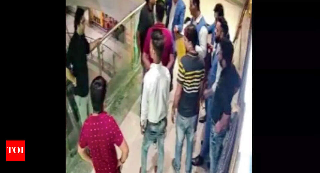 Pub Brawl: Exec Took Photos, Was Thrashed | Noida News - Times of India