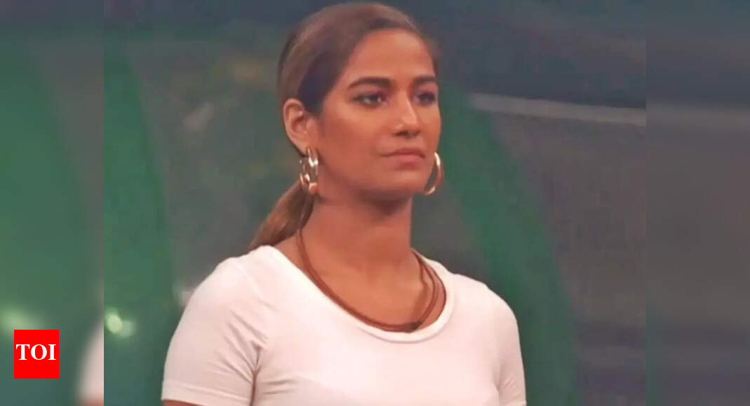 Lock Upp: Poonam Pandey gets evicted ahead of the finale - Times of India