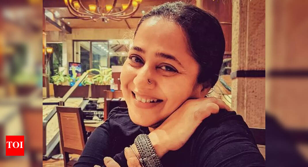 Imlie actress Ritu Chaudhry Seth turns poet, expresses her thoughts ...