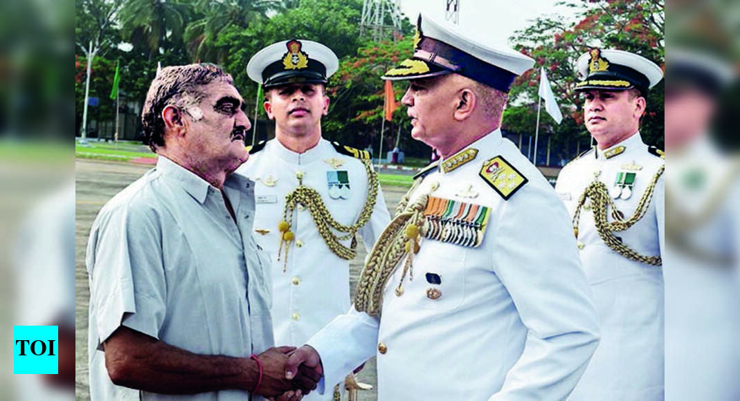 Navy: Navy Chief Presents Gallantry, Distinguished Service Awards ...