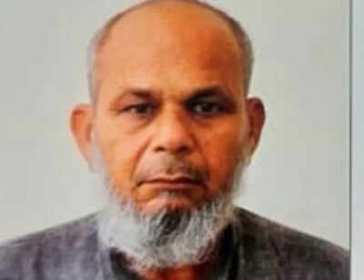 Undertrial prisoner escapes from Gujarat police custody in UP | Agra ...