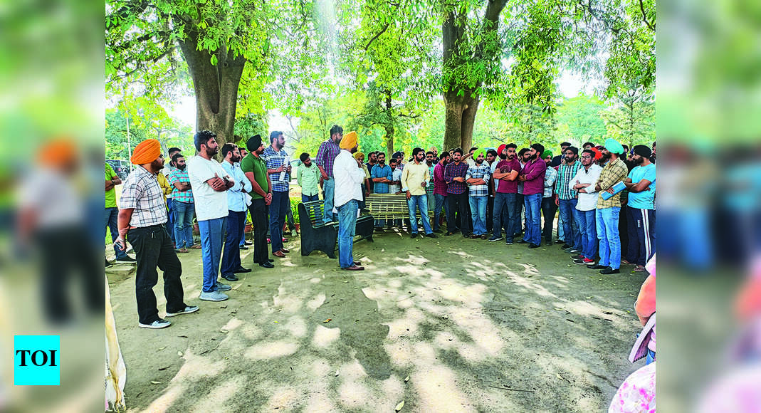 Pau: As Cm Visits Pau, 8,000 Students Demand Jobs In State Agri Dept ...