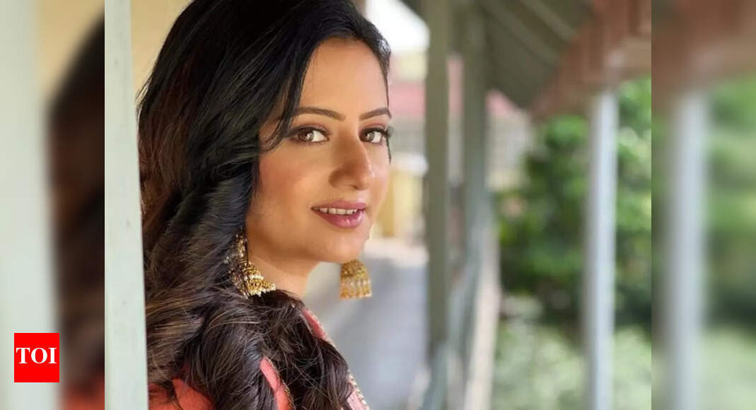 Manali Manisha Dey celebrates birthday; showered with gifts by hubby ...