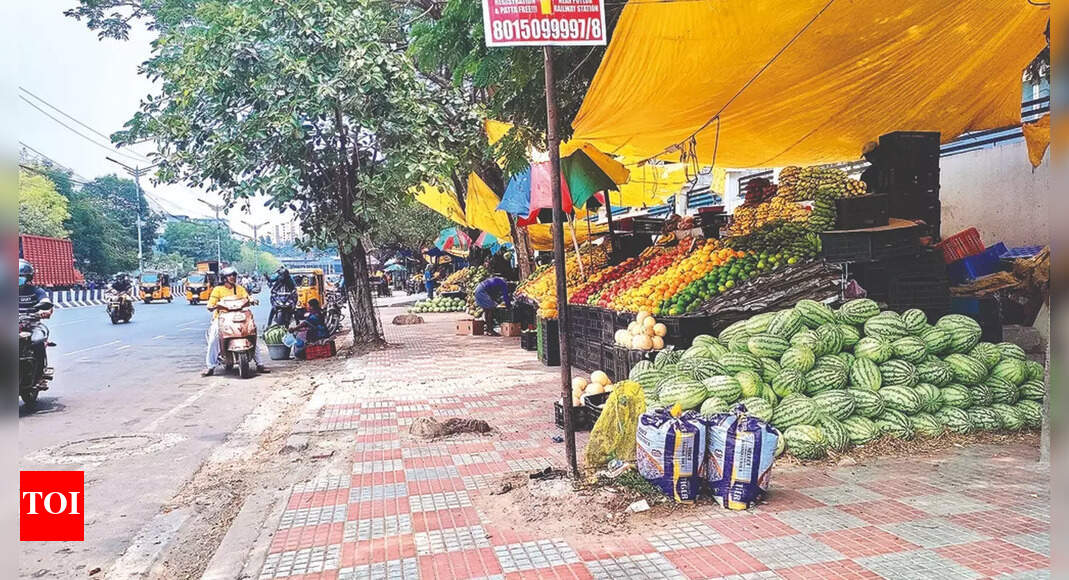 Ambattur: Encroachments Rule Pavements In Ambattur | Chennai News - Times of India