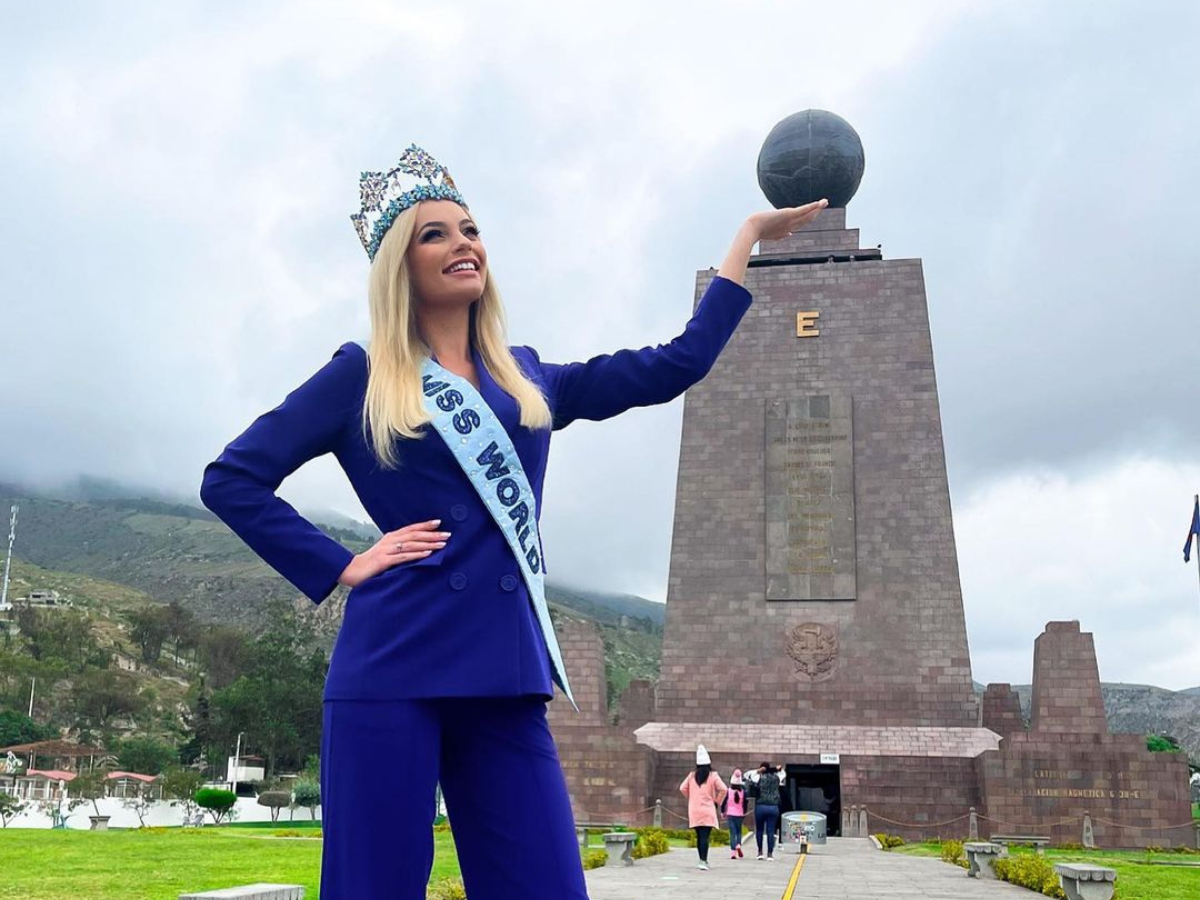 Karolina Bielawska visits Ciudad Mitad del Mundo