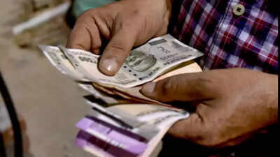 Social Humour: As Rupee slumps to all-time low, Twitter engulfs in ...